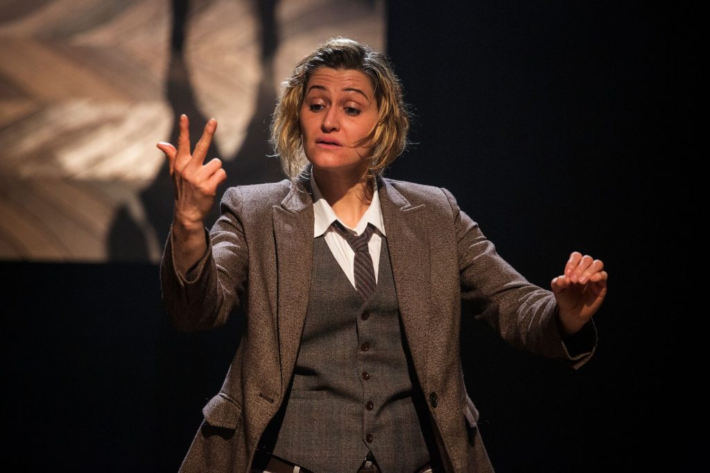 Actress brings Shakespeare to the deaf through sign language ...